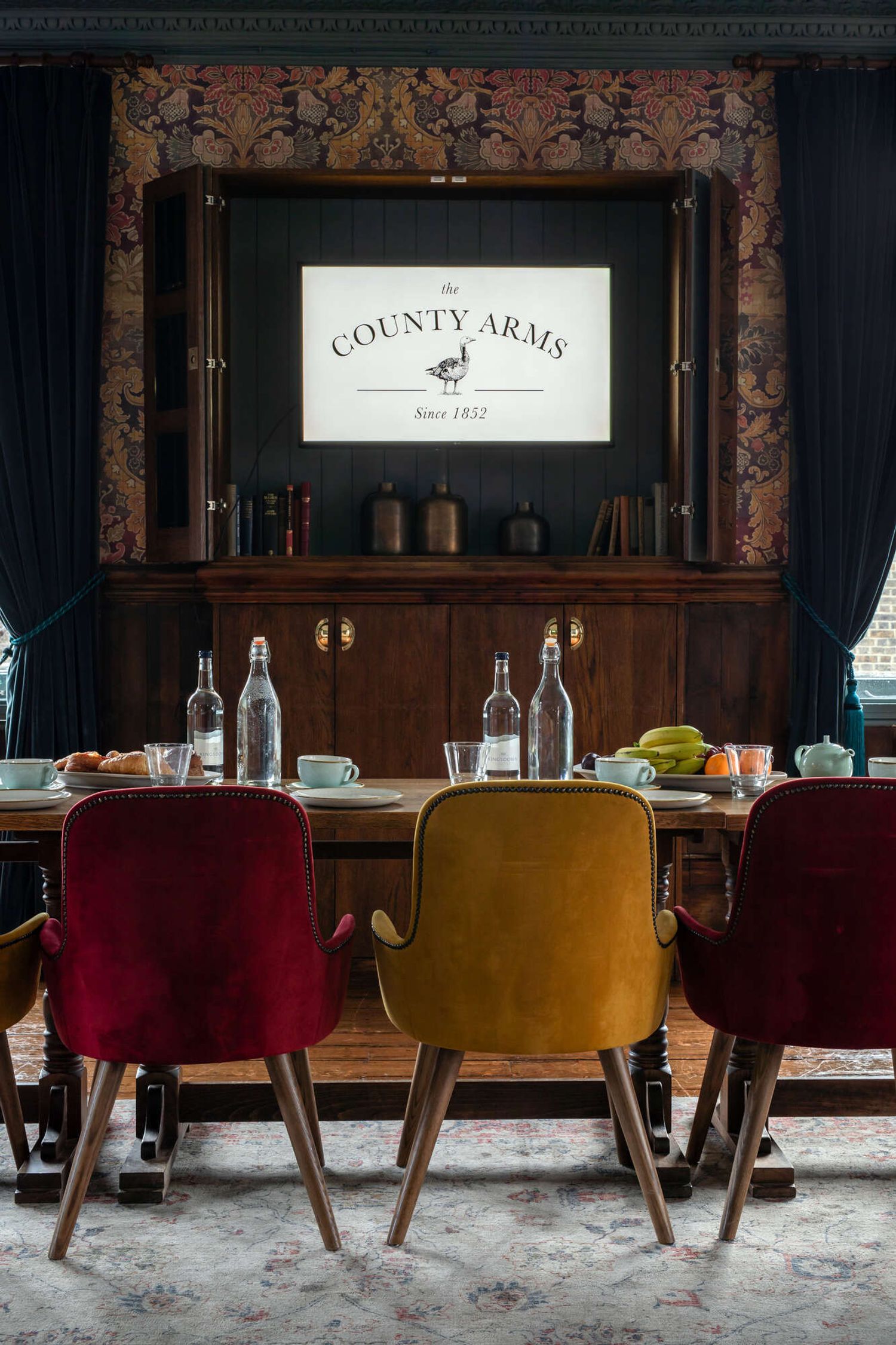 The County Arms | pub | Wandsworth Common | Young's Pubs